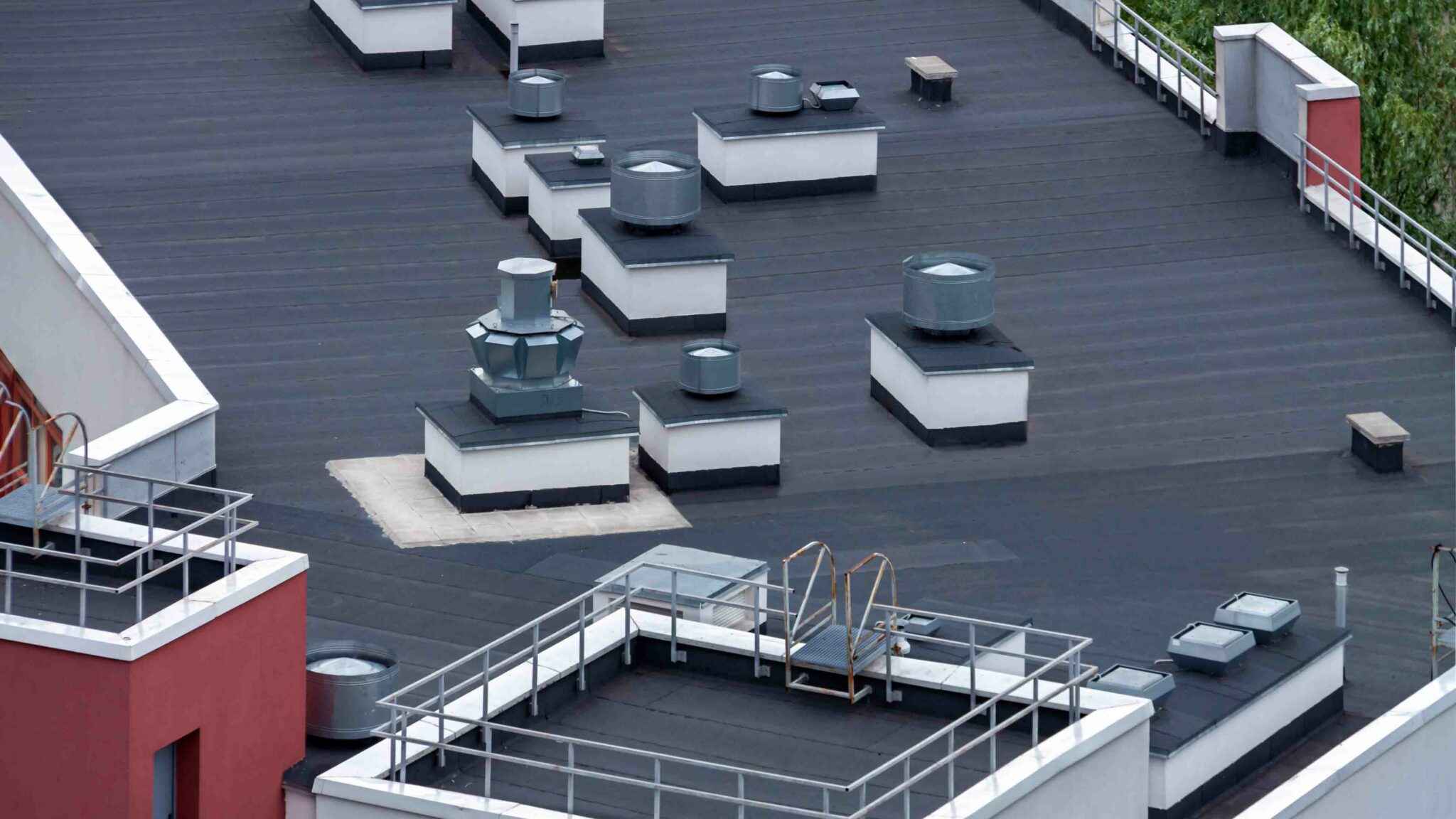 Warm Roof or Cold Roof? Choosing the Right Design for Flat Roofs ...